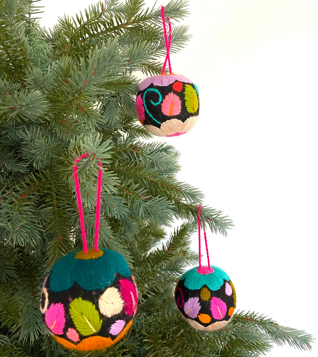 Embroidered felt ball black flowers– FolkProject